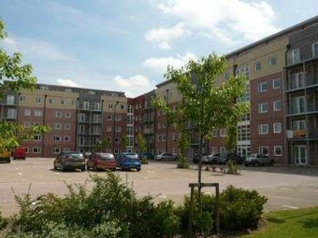 2 Bedrooms Flat for rent in Heritage Way, Wigan WN3