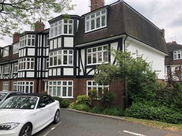 2 Bedrooms Flat for rent in Hermon Hill, Snaresbrook, London E11