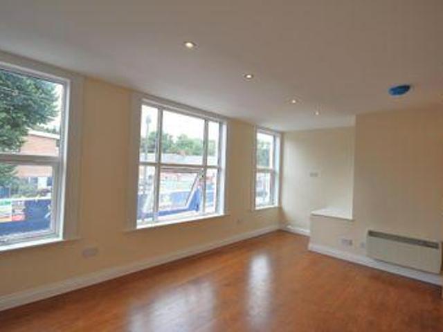 2 Bedrooms Flat for rent in Hermitage Road, Manor House, London N4
