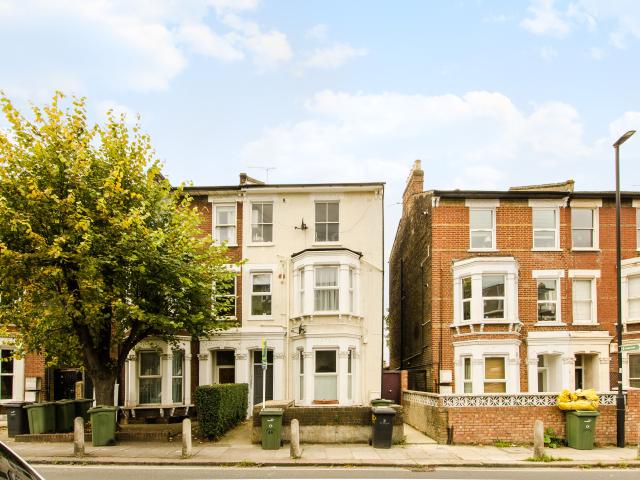 2 Bedrooms Flat for Rent in Herne Hill Road | Foxtons