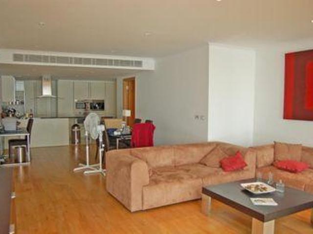 2 Bedrooms Flat for rent in Hertsmere Road, London E14