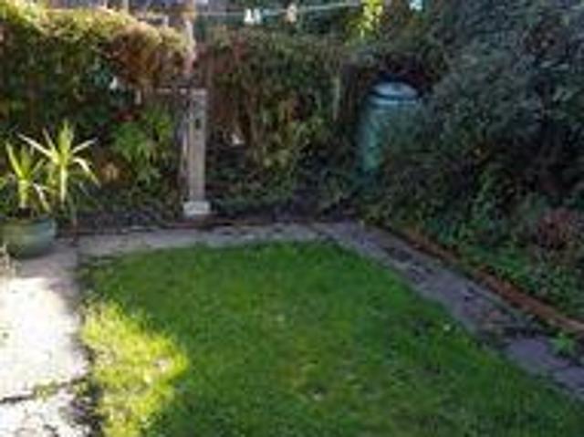 2 Bedrooms Flat for rent in Hitcham Road, London E17