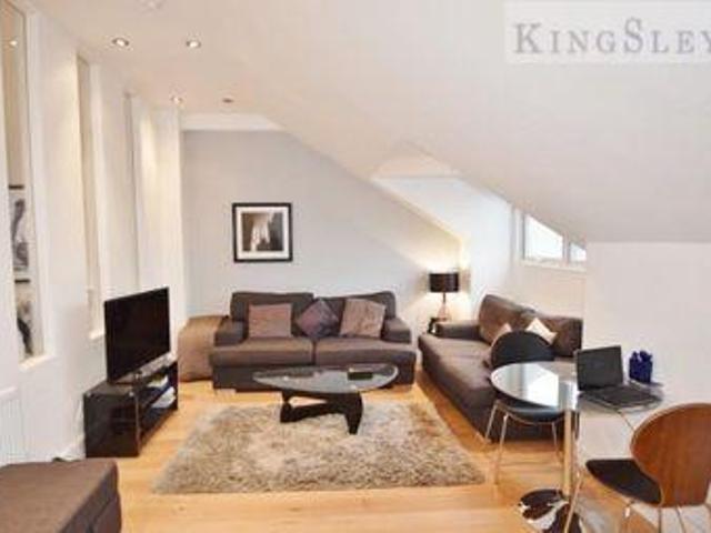 2 Bedrooms Flat for rent in High Mount, Station Road, London NW4