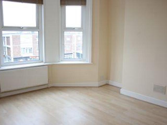2 Bedrooms Flat for rent in High Road, North Finchley N12