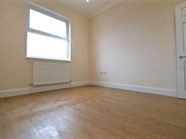 2 Bedrooms Flat for rent in High Road, North Finchley, London N12