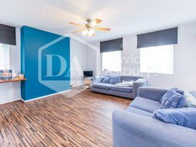 2 Bedrooms Flat for rent in High Road, North Finchley, London N12