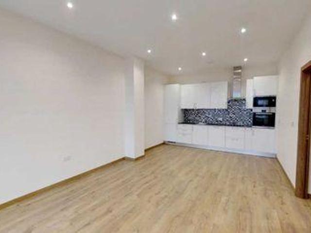 2 Bedrooms Flat for rent in High Road, Chadwell Heath, Essex RM6