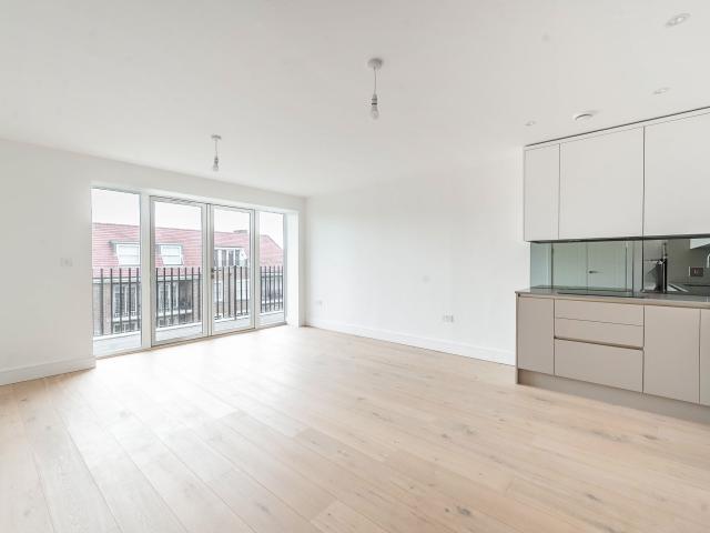 2 Bedrooms Flat for Rent in High Road | Foxtons