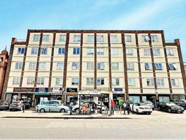 2 Bedrooms Flat for rent in High Road, Ilford IG1