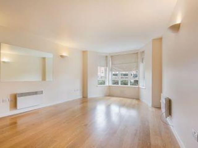 2 Bedrooms Flat for rent in High Road, London E18