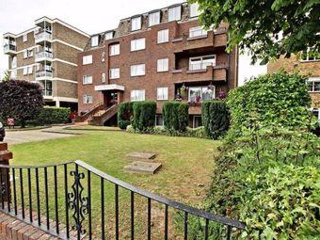 2 Bedrooms Flat for rent in High Road, London N20