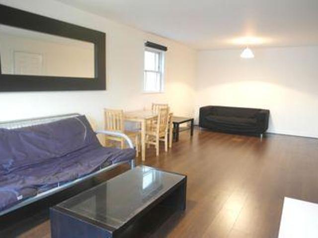 2 Bedrooms Flat for rent in High Road, Wood Green N22