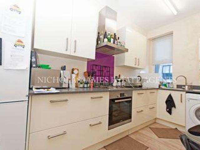 2 Bedrooms Flat for rent in High Road, Wood Green N22