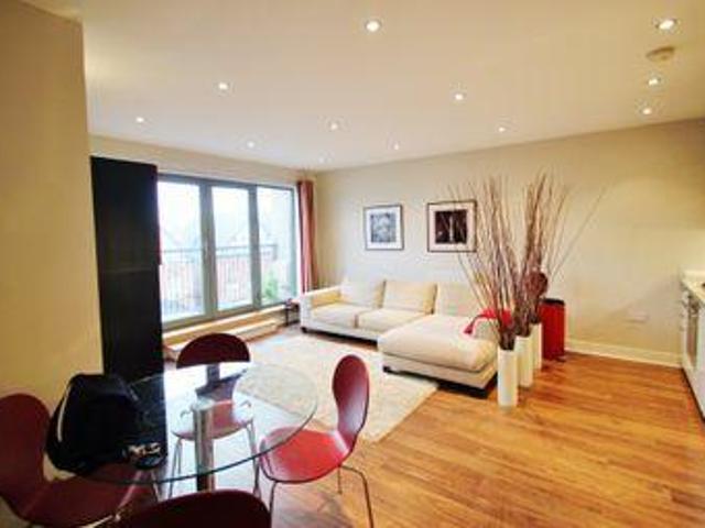 2 Bedrooms Flat for rent in High Road, Woodford Green IG8