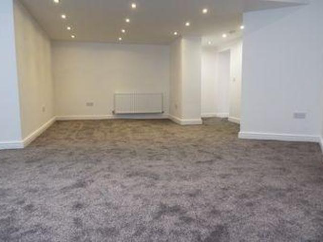 2 Bedrooms Flat for rent in High Street, Atherton, Manchester M46