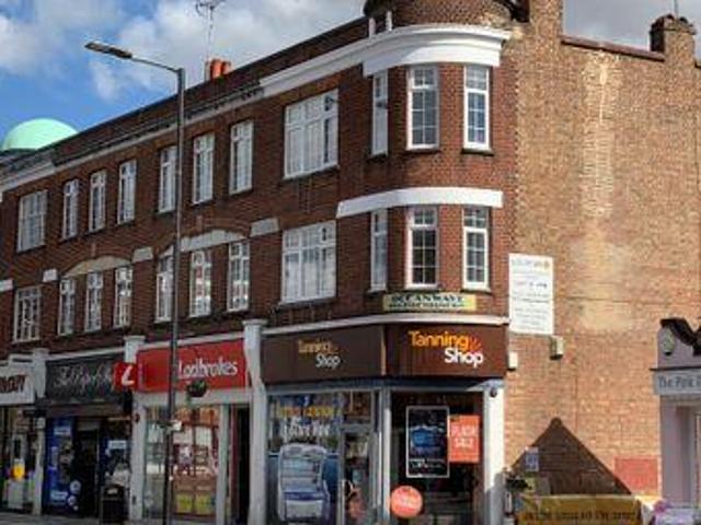 2 Bedrooms Flat for rent in High Street, Barnet EN5