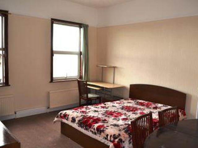 2 Bedrooms Flat for rent in High Street, Edgware HA8