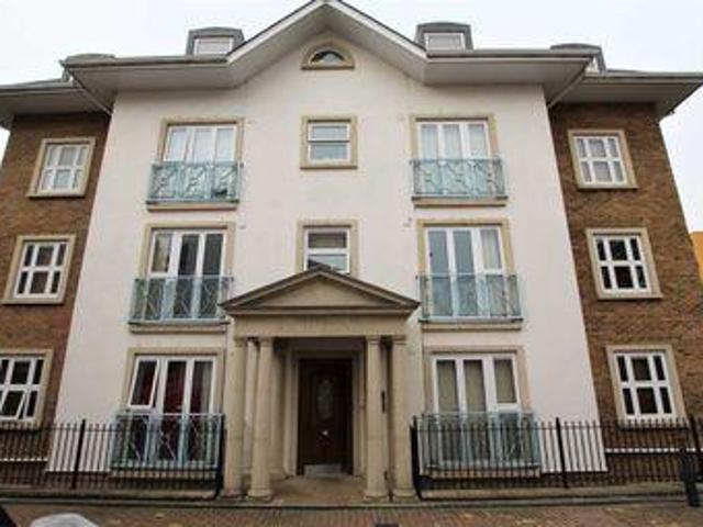 2 Bedrooms Flat for rent in High Street, London N8
