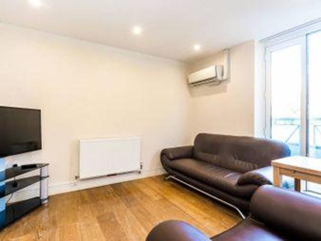 2 Bedrooms Flat for rent in High Street, London N8