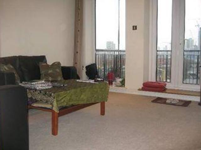 2 Bedrooms Flat for rent in High Street, London E15