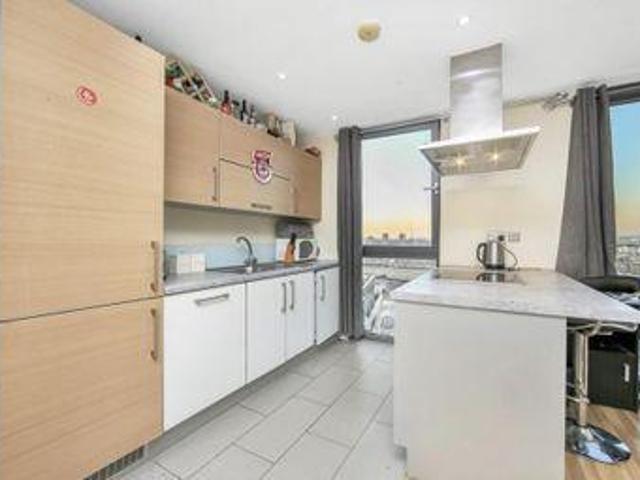 2 Bedrooms Flat for rent in High Street, London E15