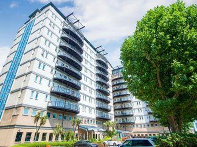 2 Bedrooms Flat for rent in High Street, London E15