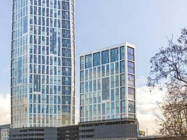 2 Bedrooms Flat for rent in High Street, London E15
