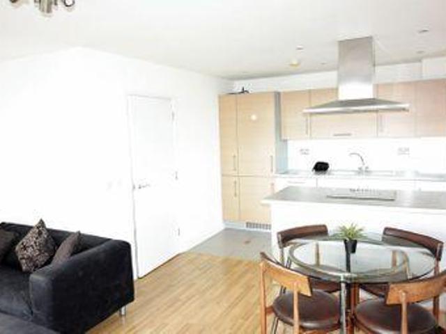 2 Bedrooms Flat for rent in High Street, London E15