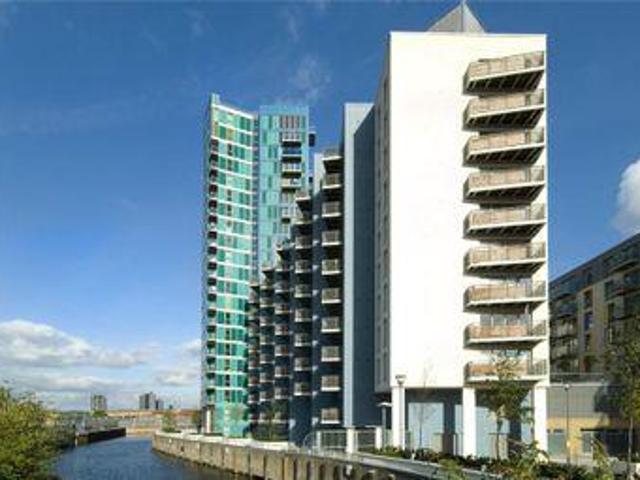 2 Bedrooms Flat for rent in High Street, London E15