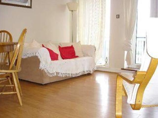 2 Bedrooms Flat for rent in High Street, London E15