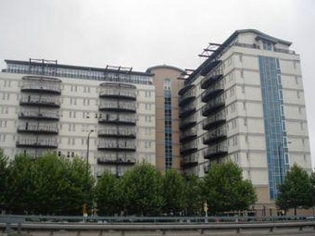 2 Bedrooms Flat for rent in High Street, London E15