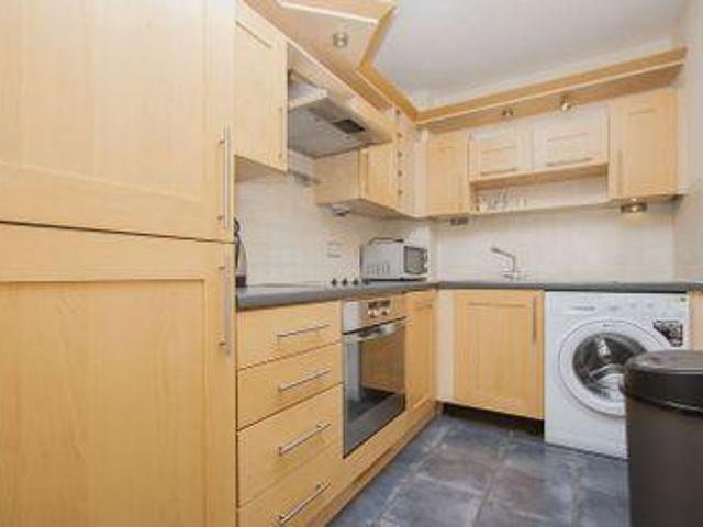2 Bedrooms Flat for rent in High Street, London E15