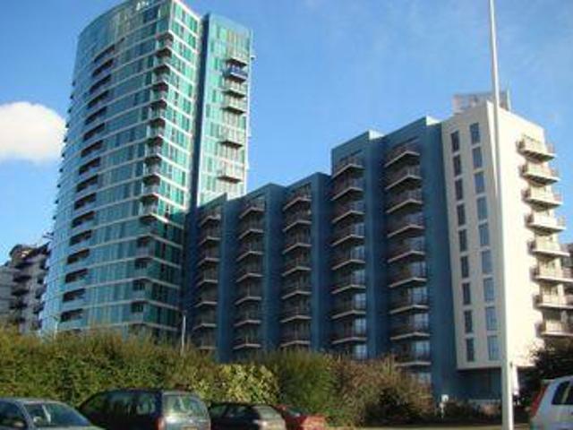 2 Bedrooms Flat for rent in High Street, London E15