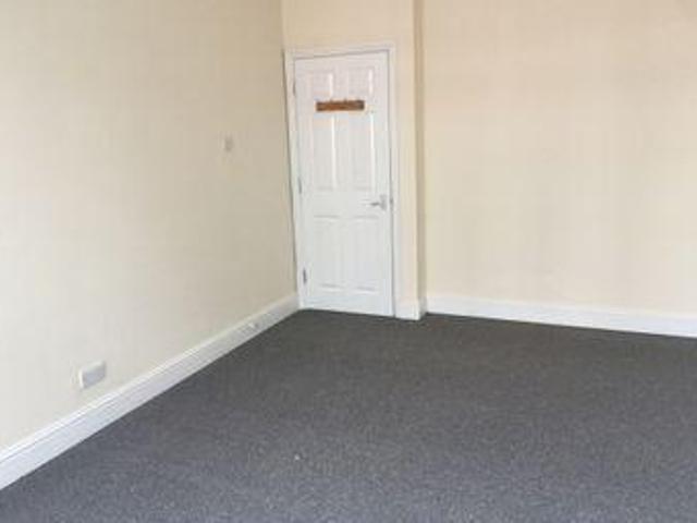2 Bedrooms Flat for rent in High Street, Lewisham SE13