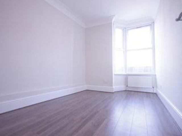 2 Bedrooms Flat for rent in High Street North, East Ham, London E6