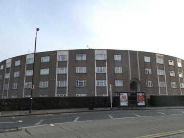 2 Bedrooms Flat for rent in High Street South, East Ham E6