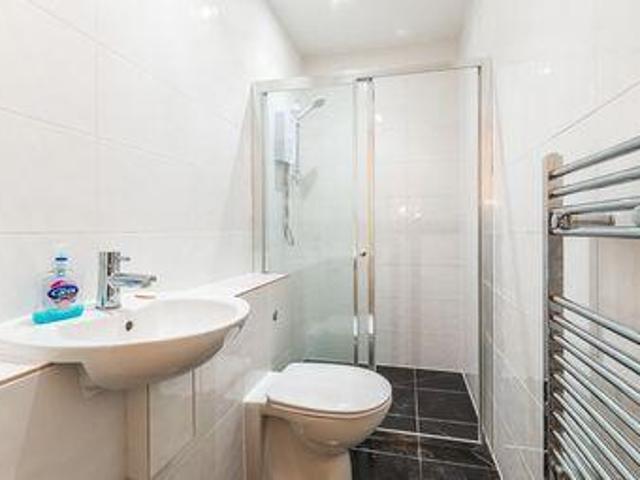 2 Bedrooms Flat for rent in High Street, South Norwood SE25
