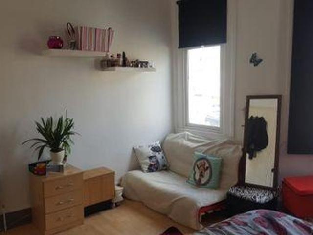 2 Bedrooms Flat for rent in High Street, Plaistow E13