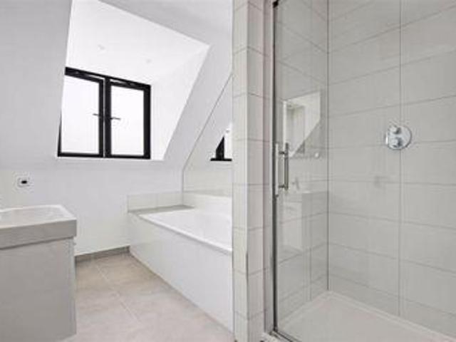 2 Bedrooms Flat for rent in High Street, Ruislip HA4