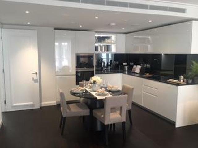 2 Bedrooms Flat for rent in Higham House West, Carnwath Road, Fulham, London SW6