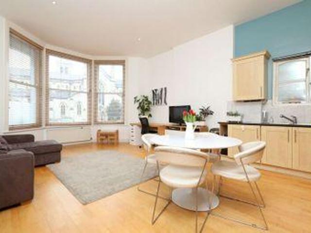 2 Bedrooms Flat for rent in Highbury Grove, Highbury, Highbury, London N5