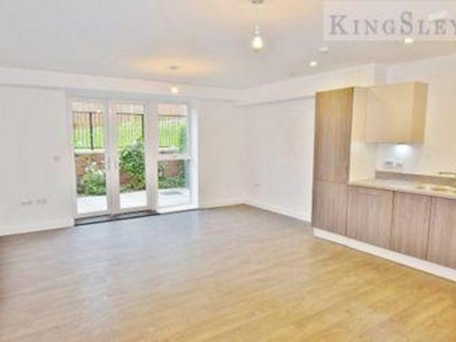 2 Bedrooms Flat for rent in Highfield Avenue, London NW11