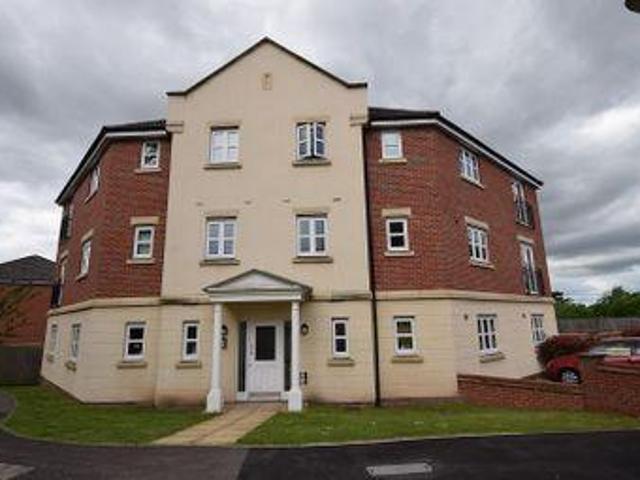 2 Bedrooms Flat for rent in Highfields Park Drive, Derby DE22