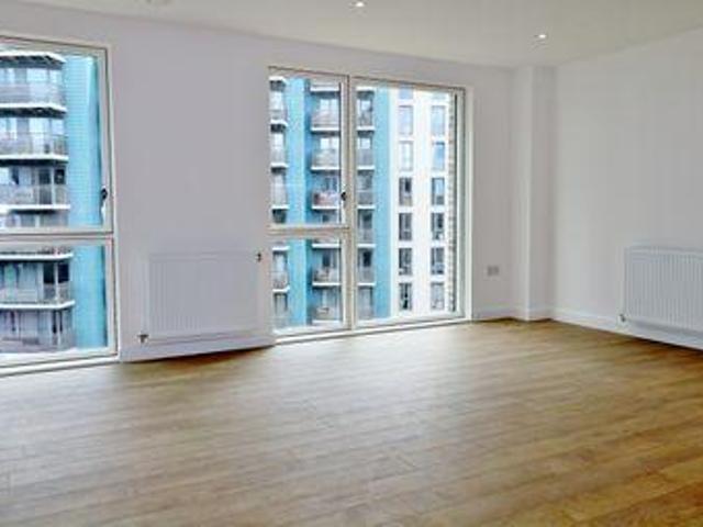 2 Bedrooms Flat for rent in Highland Street, London E15