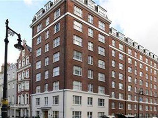 2 Bedrooms Flat for rent in Hill Street, London W1J