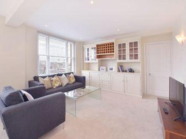 2 Bedrooms Flat for rent in Hill Street, London W1J