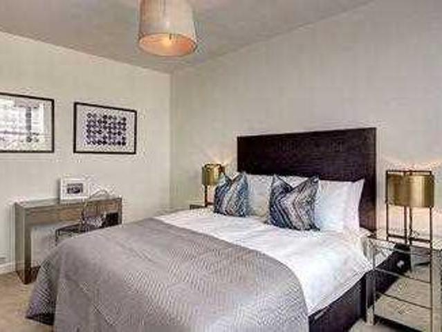 2 Bedrooms Flat for rent in Hill Street, London W1J