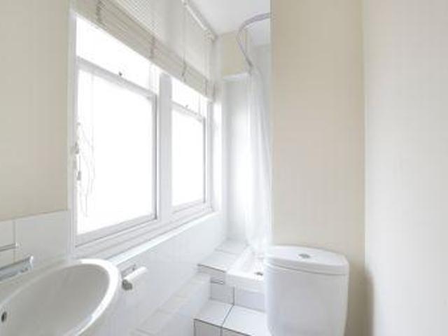 2 Bedrooms Flat for rent in Hill Street, London W1J
