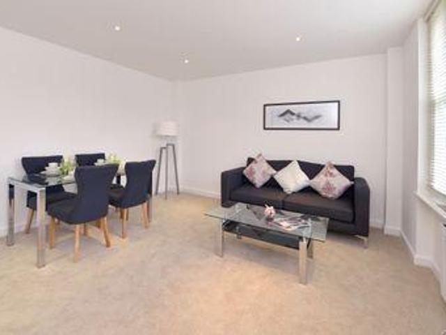 2 Bedrooms Flat for rent in Hill Street, London W1J