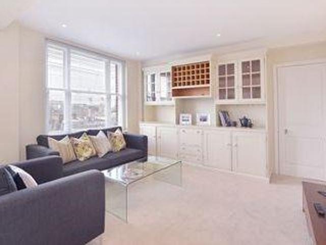 2 Bedrooms Flat for rent in Hill Street, London W1J